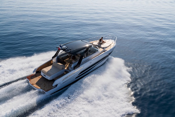 Choosing the Best 3000W Power Inverter for Your Boat